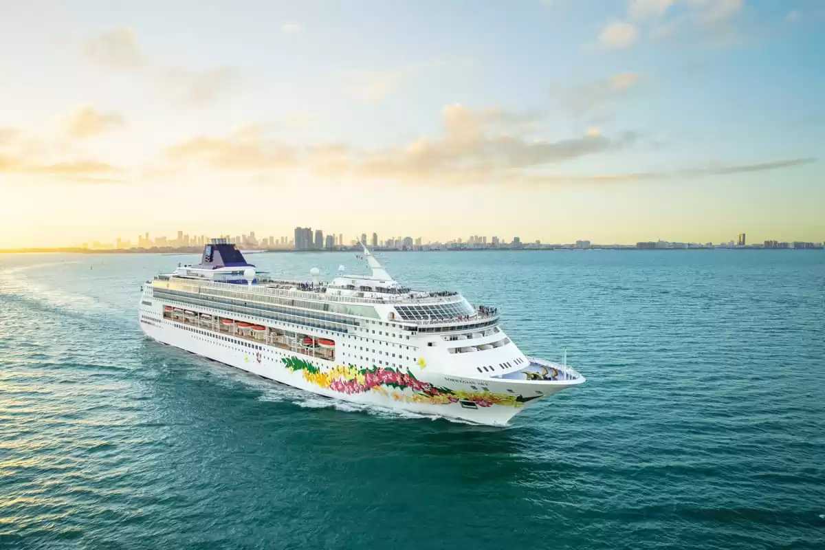 Norwegian Sky (Norwegian Cruise Line) : Cruceros 2025 – 2026, precios ...